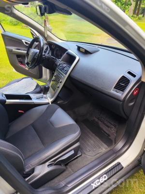 Pelēks Volvo XC60 2010 Rēzekne, ar dzinēja tilpumu 2.40 L un nobraukumu 261 tūkst. km par 6950 €, foto 12 vietnē AUTOMOTO.COM.LV