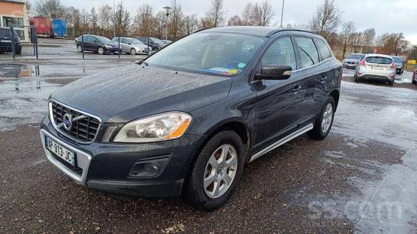 Grey Volvo XC60 2010 in Cesis, with an engine capacity of 2.40 L and mileage of 235 thousand km for 9250 €, photo 1 on AUTOMOTO.COM.LV