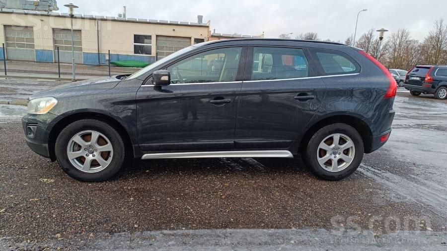 Pelēks Volvo XC60 2010 Cēsis, ar dzinēja tilpumu 2.40 L un nobraukumu 235 tūkst. km par 9250 €, foto 3 vietnē AUTOMOTO.COM.LV