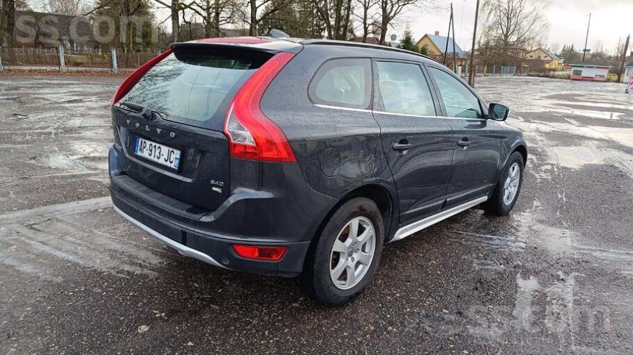 Pelēks Volvo XC60 2010 Cēsis, ar dzinēja tilpumu 2.40 L un nobraukumu 235 tūkst. km par 9250 €, foto 5 vietnē AUTOMOTO.COM.LV
