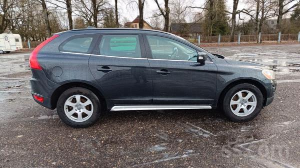 Grey Volvo XC60 2010 in Cesis, with an engine capacity of 2.40 L and mileage of 235 thousand km for 9250 €, photo 5 on AUTOMOTO.COM.LV