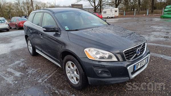 Grey Volvo XC60 2010 in Cesis, with an engine capacity of 2.40 L and mileage of 235 thousand km for 9250 €, photo 6 on AUTOMOTO.COM.LV