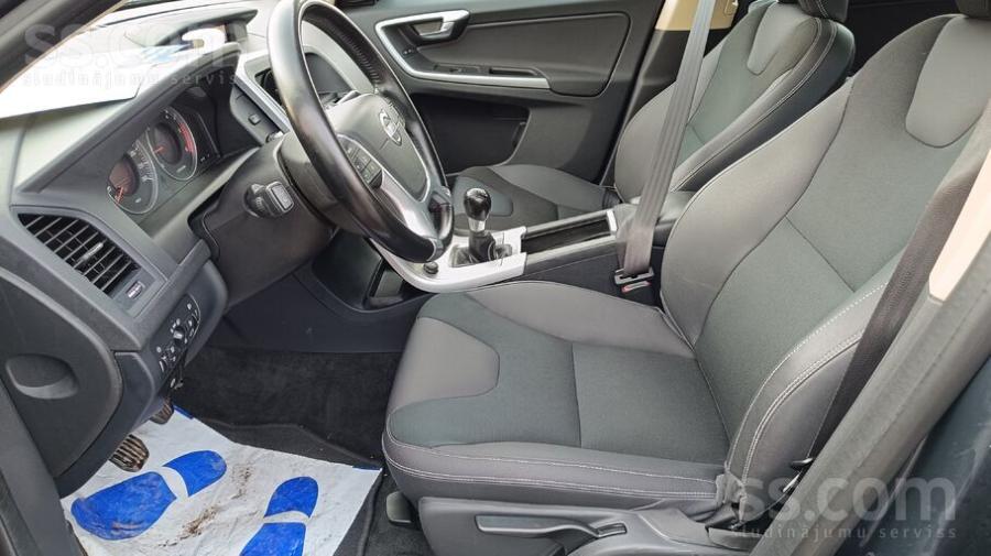 Pelēks Volvo XC60 2010 Cēsis, ar dzinēja tilpumu 2.40 L un nobraukumu 235 tūkst. km par 9250 €, foto 9 vietnē AUTOMOTO.COM.LV