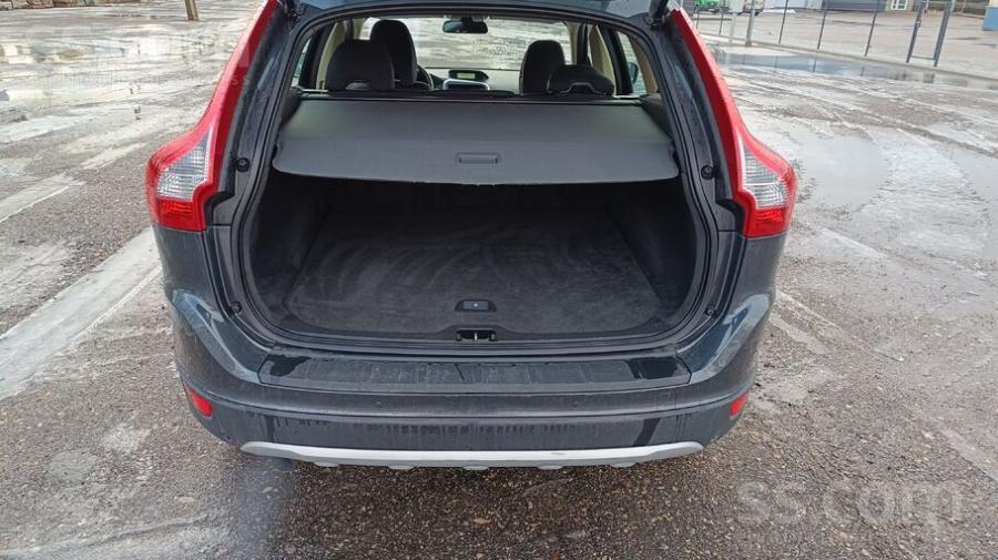 Pelēks Volvo XC60 2010 Cēsis, ar dzinēja tilpumu 2.40 L un nobraukumu 235 tūkst. km par 9250 €, foto 12 vietnē AUTOMOTO.COM.LV