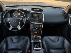 Grey Volvo XC60 2010 in Jurmala, with an engine capacity of 2.40 L and mileage of 318 thousand km for 8950 €, photo 6 on AUTOMOTO.COM.LV