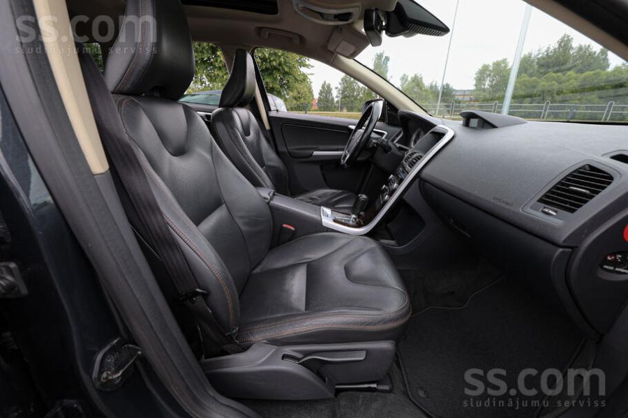 Pelēks Volvo XC60 2010 Jelgava, ar dzinēja tilpumu 2.00 L un nobraukumu 0 tūkst. km par 8990 €, foto 12 vietnē AUTOMOTO.COM.LV