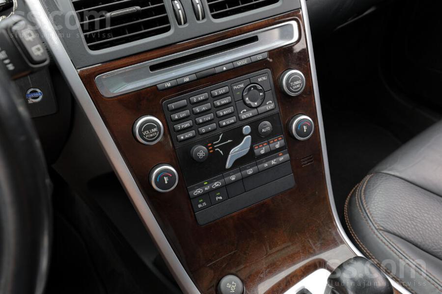 Pelēks Volvo XC60 2010 Jelgava, ar dzinēja tilpumu 2.00 L un nobraukumu 0 tūkst. km par 8990 €, foto 17 vietnē AUTOMOTO.COM.LV