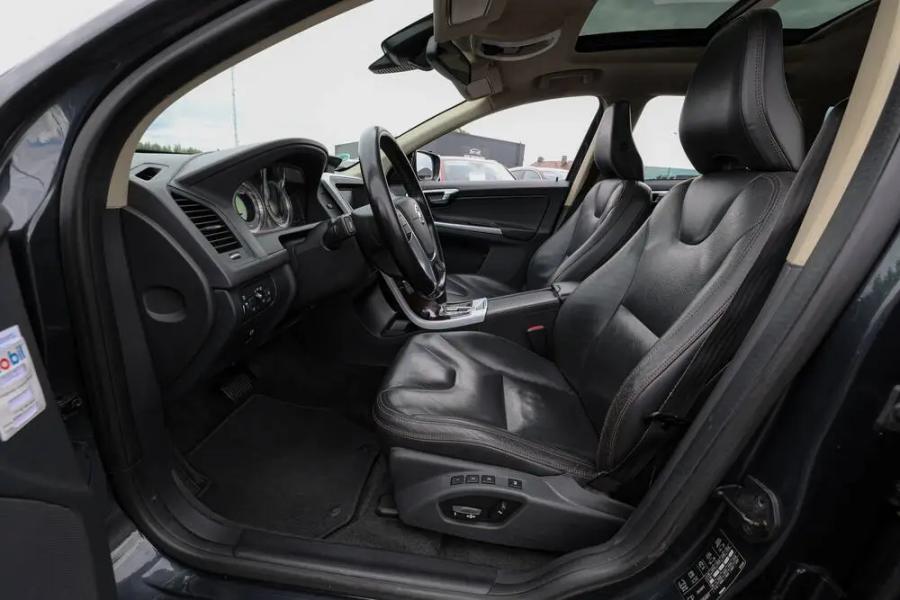 Pelēks Volvo XC60 2010 Jelgava, ar dzinēja tilpumu 2.00 L un nobraukumu 332 tūkst. km par 8750 €, foto 8 vietnē AUTOMOTO.COM.LV