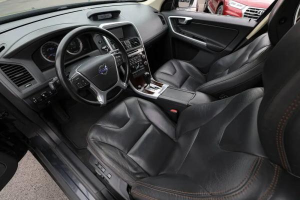 Pelēks Volvo XC60 2010 Jelgava, ar dzinēja tilpumu 2.00 L un nobraukumu 332 tūkst. km par 8750 €, foto 8 vietnē AUTOMOTO.COM.LV