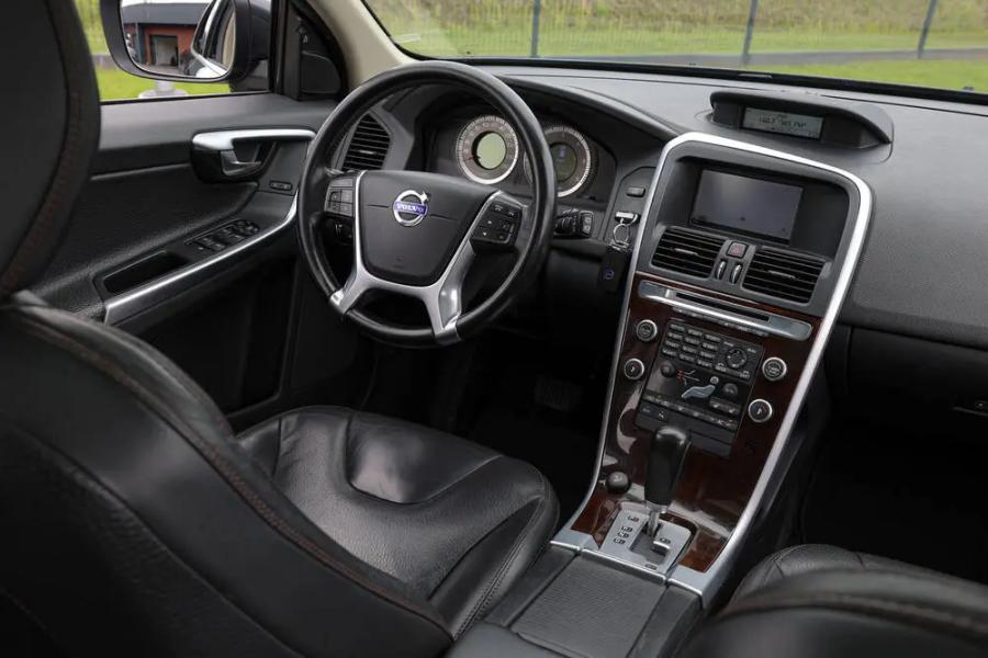 Pelēks Volvo XC60 2010 Jelgava, ar dzinēja tilpumu 2.00 L un nobraukumu 332 tūkst. km par 8750 €, foto 13 vietnē AUTOMOTO.COM.LV