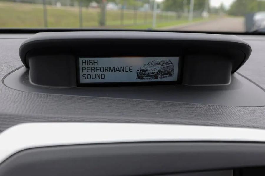 Pelēks Volvo XC60 2010 Jelgava, ar dzinēja tilpumu 2.00 L un nobraukumu 332 tūkst. km par 8750 €, foto 16 vietnē AUTOMOTO.COM.LV