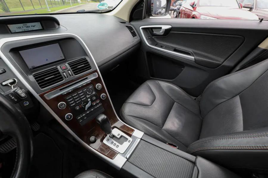 Pelēks Volvo XC60 2010 Jelgava, ar dzinēja tilpumu 2.00 L un nobraukumu 332 tūkst. km par 8750 €, foto 18 vietnē AUTOMOTO.COM.LV