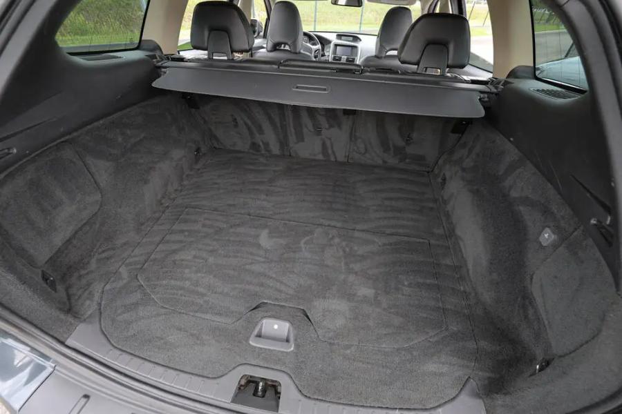 Pelēks Volvo XC60 2010 Jelgava, ar dzinēja tilpumu 2.00 L un nobraukumu 332 tūkst. km par 8750 €, foto 27 vietnē AUTOMOTO.COM.LV