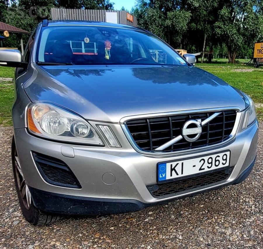 Grey Volvo XC60 2010 in Riga, with an engine capacity of 2.00 L and mileage of 201 thousand km for 8500 €, photo 1 on AUTOMOTO.COM.LV