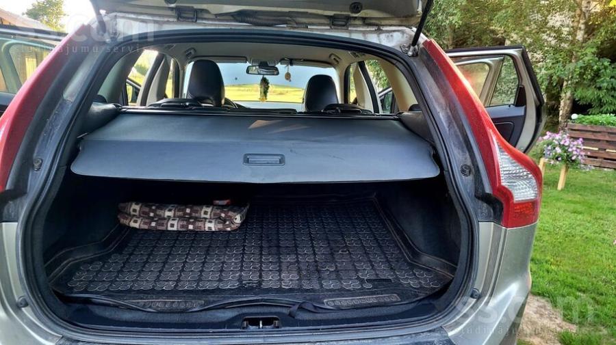 Grey Volvo XC60 2010 in Riga, with an engine capacity of 2.00 L and mileage of 201 thousand km for 8500 €, photo 6 on AUTOMOTO.COM.LV