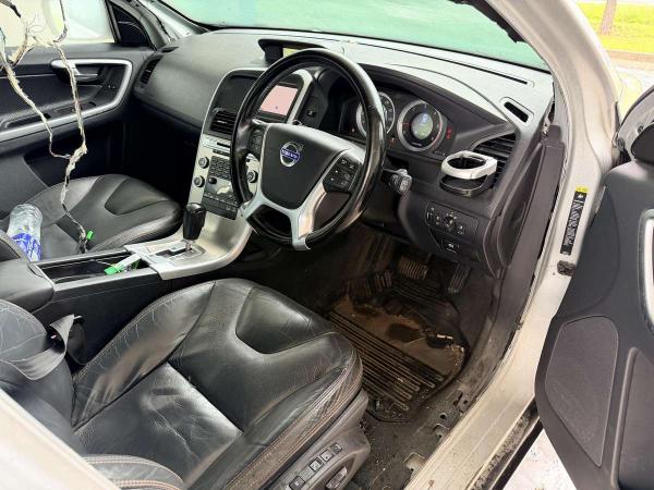 Grey Volvo XC60 2010 in Silale, with an engine capacity of 2.40 L and mileage of 170 thousand km for 2500 €, photo 7 on AUTOMOTO.COM.LV