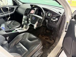 Grey Volvo XC60 2010 in Silale, with an engine capacity of 2.40 L and mileage of 170 thousand km for 2500 €, photo 8 on AUTOMOTO.COM.LV