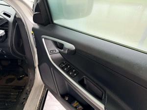 Grey Volvo XC60 2010 in Silale, with an engine capacity of 2.40 L and mileage of 170 thousand km for 2500 €, photo 9 on AUTOMOTO.COM.LV