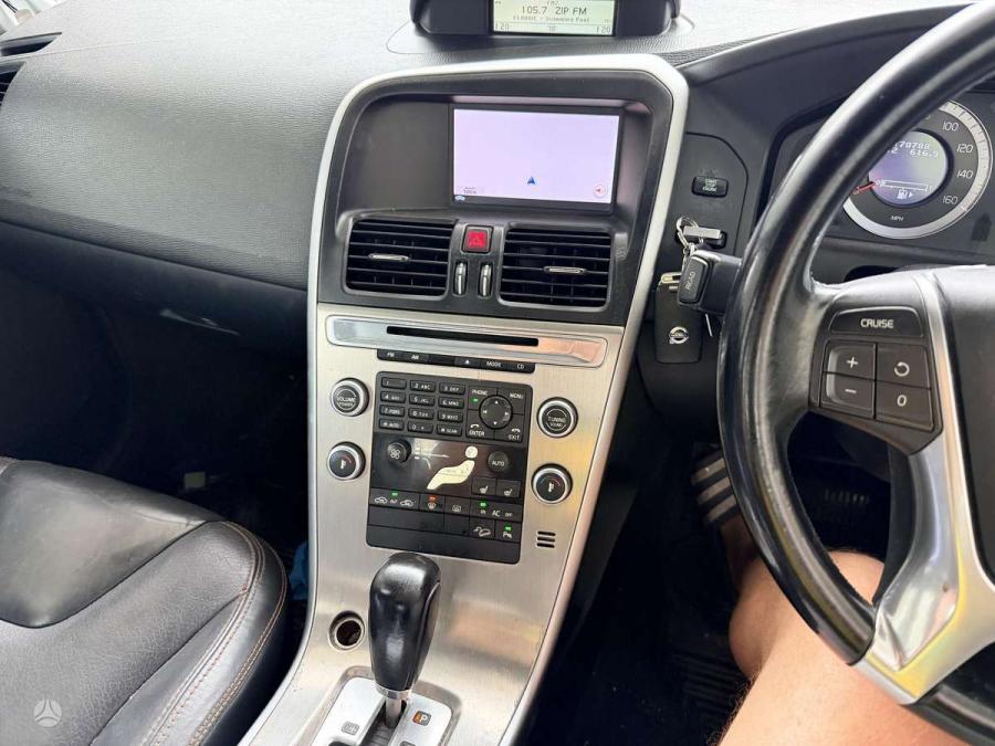 Grey Volvo XC60 2010 in Silale, with an engine capacity of 2.40 L and mileage of 170 thousand km for 2500 €, photo 15 on AUTOMOTO.COM.LV