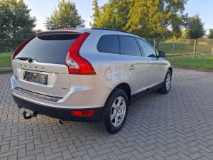 Grey Volvo XC60 2010 in Radviliskis, with an engine capacity of 2.40 L and mileage of 280 thousand km for 6950 €, photo 4 on AUTOMOTO.COM.LV