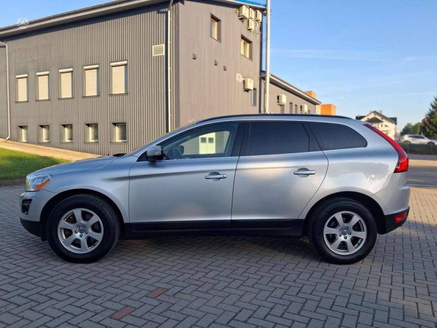 Grey Volvo XC60 2010 in Radviliskis, with an engine capacity of 2.40 L and mileage of 280 thousand km for 6950 €, photo 8 on AUTOMOTO.COM.LV