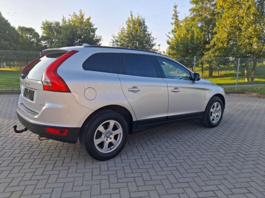 Grey Volvo XC60 2010 in Radviliskis, with an engine capacity of 2.40 L and mileage of 280 thousand km for 6950 €, photo 12 on AUTOMOTO.COM.LV