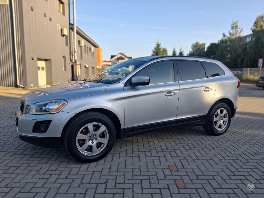 Grey Volvo XC60 2010 in Radviliskis, with an engine capacity of 2.40 L and mileage of 280 thousand km for 6950 €, photo 13 on AUTOMOTO.COM.LV
