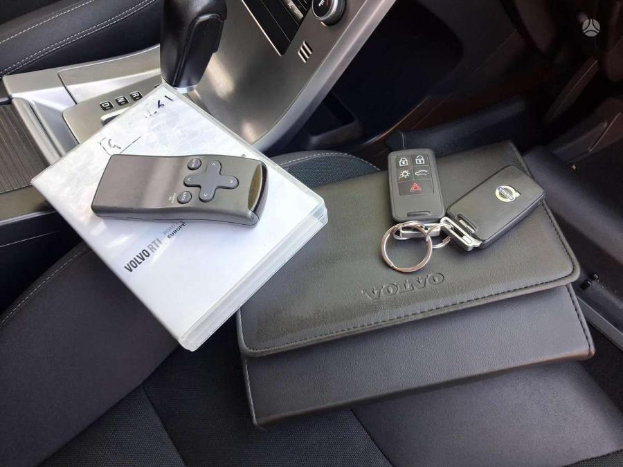 Grey Volvo XC60 2010 in Radviliskis, with an engine capacity of 2.40 L and mileage of 280 thousand km for 6950 €, photo 19 on AUTOMOTO.COM.LV