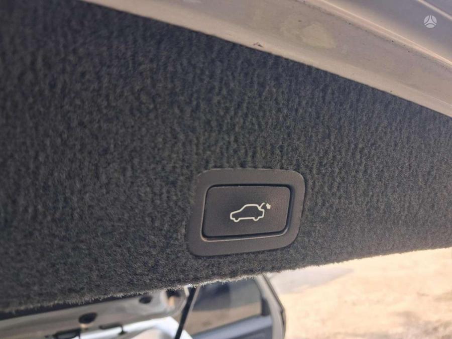 Grey Volvo XC60 2010 in Radviliskis, with an engine capacity of 2.40 L and mileage of 280 thousand km for 6950 €, photo 20 on AUTOMOTO.COM.LV