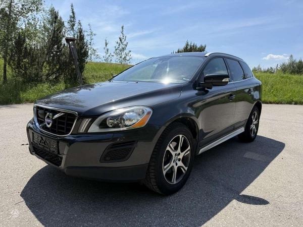 Grey Volvo XC60 2010 in Vilnius, with an engine capacity of 2.40 L and mileage of 191 thousand km for 8900 €, photo 2 on AUTOMOTO.COM.LV