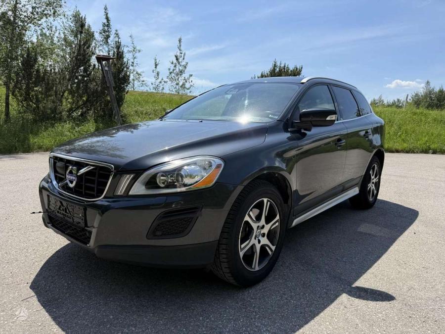 Grey Volvo XC60 2010 in Vilnius, with an engine capacity of 2.40 L and mileage of 191 thousand km for 8900 €, photo 3 on AUTOMOTO.COM.LV