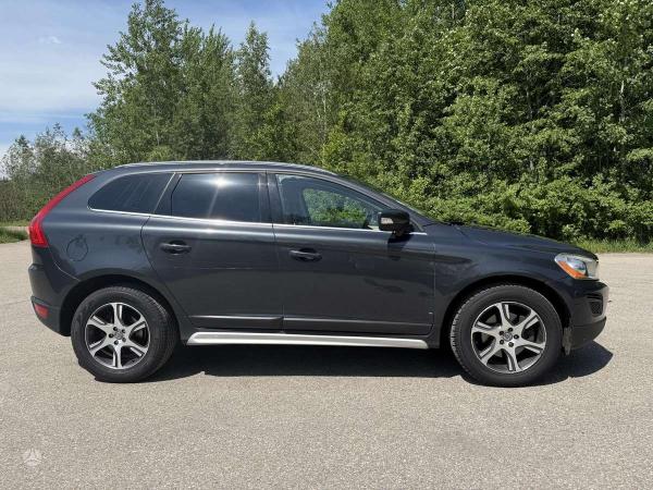 Grey Volvo XC60 2010 in Vilnius, with an engine capacity of 2.40 L and mileage of 191 thousand km for 8900 €, photo 3 on AUTOMOTO.COM.LV