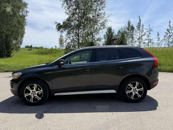 Grey Volvo XC60 2010 in Vilnius, with an engine capacity of 2.40 L and mileage of 191 thousand km for 8900 €, photo 4 on AUTOMOTO.COM.LV