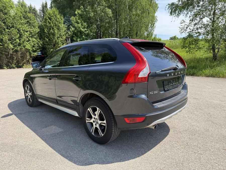 Grey Volvo XC60 2010 in Vilnius, with an engine capacity of 2.40 L and mileage of 191 thousand km for 8900 €, photo 7 on AUTOMOTO.COM.LV