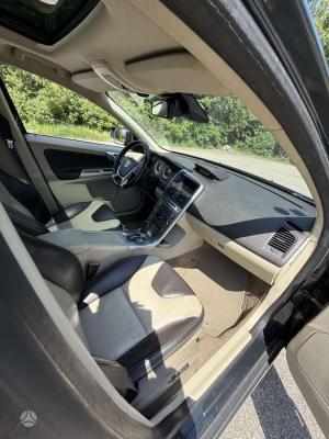 Grey Volvo XC60 2010 in Vilnius, with an engine capacity of 2.40 L and mileage of 191 thousand km for 8900 €, photo 11 on AUTOMOTO.COM.LV