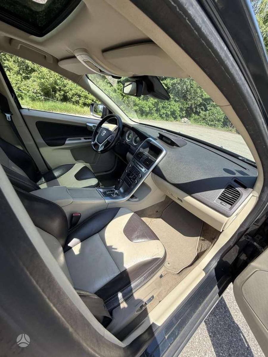Grey Volvo XC60 2010 in Vilnius, with an engine capacity of 2.40 L and mileage of 191 thousand km for 8900 €, photo 11 on AUTOMOTO.COM.LV