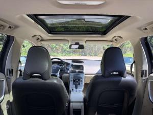 Grey Volvo XC60 2010 in Vilnius, with an engine capacity of 2.40 L and mileage of 191 thousand km for 8900 €, photo 14 on AUTOMOTO.COM.LV