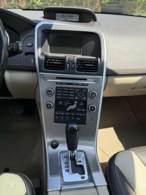 Grey Volvo XC60 2010 in Vilnius, with an engine capacity of 2.40 L and mileage of 191 thousand km for 8900 €, photo 24 on AUTOMOTO.COM.LV