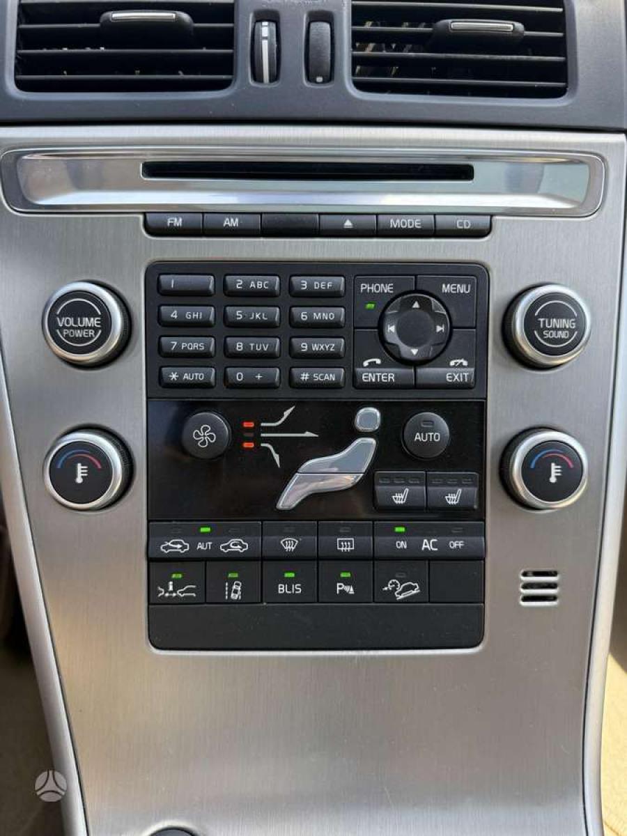 Grey Volvo XC60 2010 in Vilnius, with an engine capacity of 2.40 L and mileage of 191 thousand km for 8900 €, photo 25 on AUTOMOTO.COM.LV