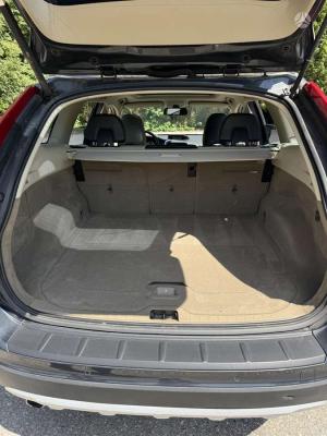Grey Volvo XC60 2010 in Vilnius, with an engine capacity of 2.40 L and mileage of 191 thousand km for 8900 €, photo 34 on AUTOMOTO.COM.LV