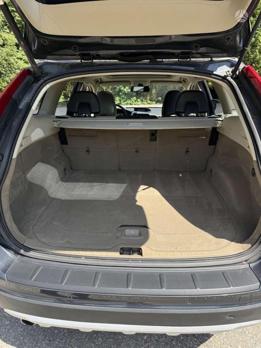 Grey Volvo XC60 2010 in Vilnius, with an engine capacity of 2.40 L and mileage of 191 thousand km for 8900 €, photo 34 on AUTOMOTO.COM.LV