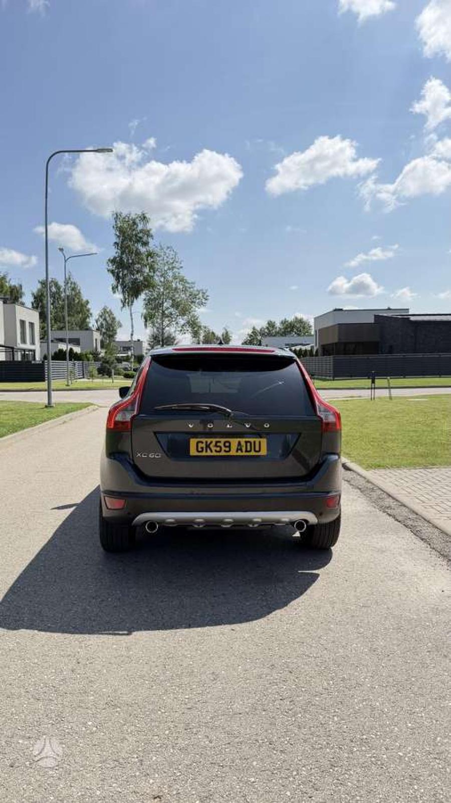 Grey Volvo XC60 2010 in Kaunas, with an engine capacity of 2.40 L and mileage of 214 thousand km for 2950 €, photo 6 on AUTOMOTO.COM.LV
