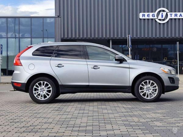 Grey Volvo XC60 2010 in Siauliai, with an engine capacity of 3.00 L and mileage of 180 thousand km for 7100 €, photo 9 on AUTOMOTO.COM.LV