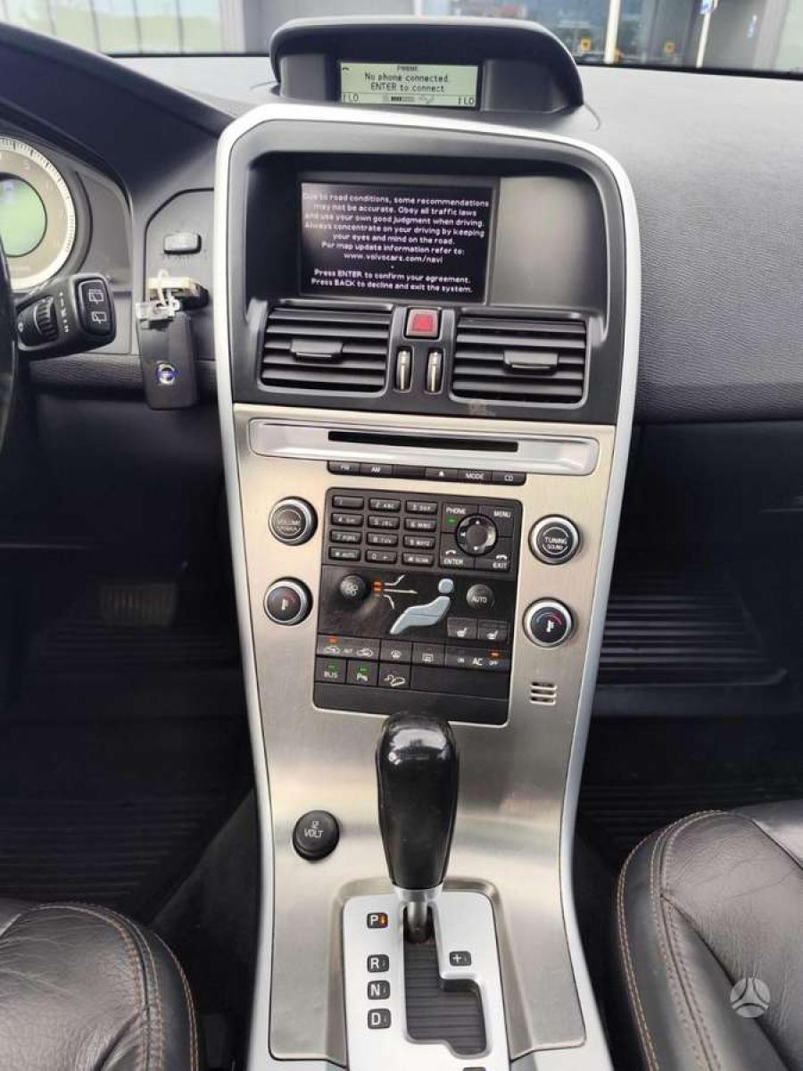 Pelēks Volvo XC60 2010 Šauļi, ar dzinēja tilpumu 3.00 L un nobraukumu 180 tūkst. km par 7100 €, foto 15 vietnē AUTOMOTO.COM.LV