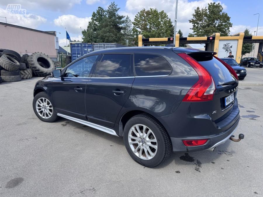 Grey Volvo XC60 2010 in Pakruojis, with an engine capacity of 2.40 L and mileage of 320 thousand km for 8600 €, photo 8 on AUTOMOTO.COM.LV
