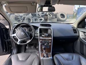 Grey Volvo XC60 2010 in Pakruojis, with an engine capacity of 2.40 L and mileage of 320 thousand km for 8600 €, photo 12 on AUTOMOTO.COM.LV