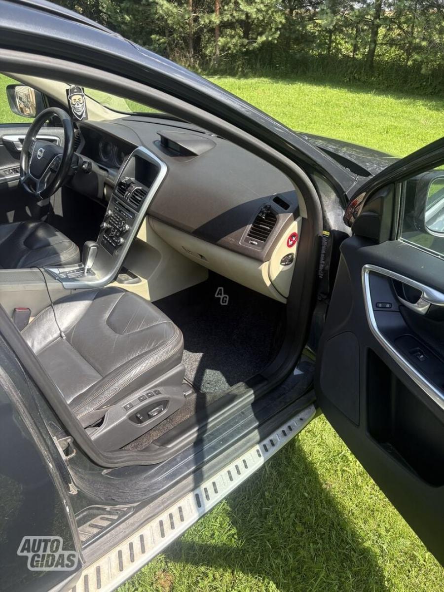 Grey Volvo XC60 2010 in Kaunas, with an engine capacity of 2.40 L and mileage of 375 thousand km for 6800 €, photo 12 on AUTOMOTO.COM.LV