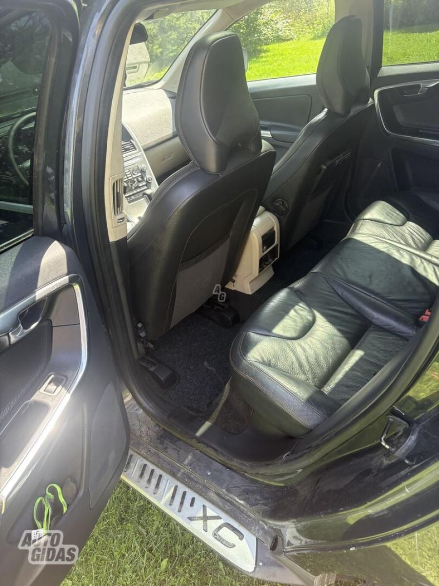 Grey Volvo XC60 2010 in Kaunas, with an engine capacity of 2.40 L and mileage of 375 thousand km for 6800 €, photo 14 on AUTOMOTO.COM.LV