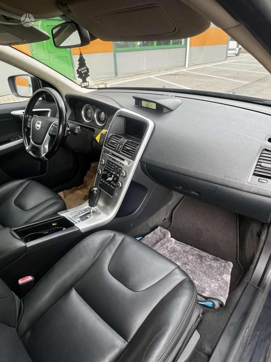 Pelēks Volvo XC60 2010 Pasvalys, ar dzinēja tilpumu 2.00 L un nobraukumu 289 tūkst. km par 6250 €, foto 12 vietnē AUTOMOTO.COM.LV