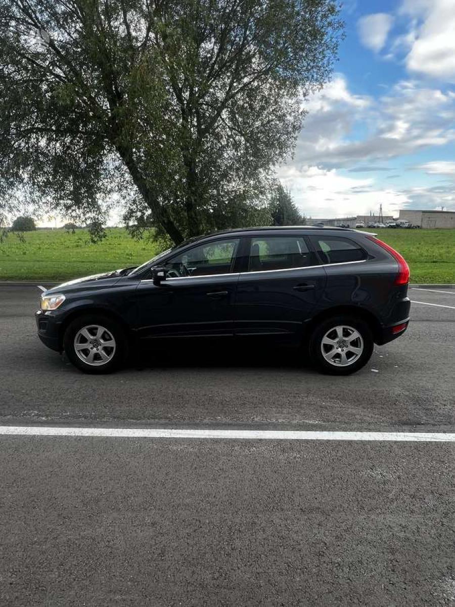Pelēks Volvo XC60 2010 Pasvalys, ar dzinēja tilpumu 2.00 L un nobraukumu 289 tūkst. km par 6250 €, foto 17 vietnē AUTOMOTO.COM.LV